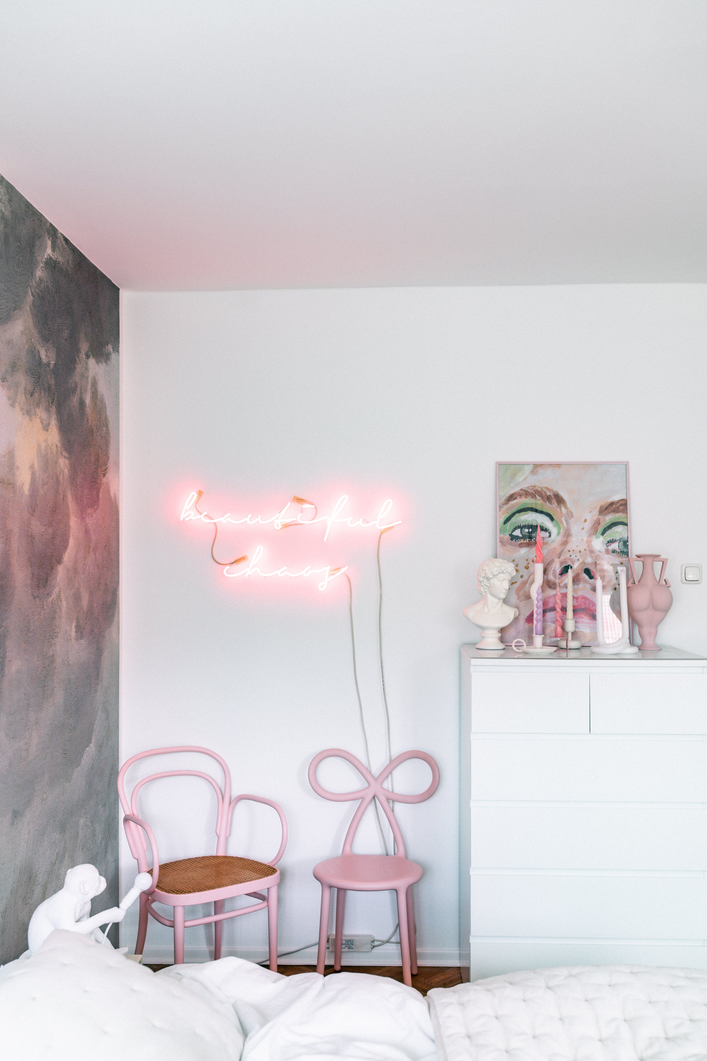 Erstes SoLebIch-Apartment: Exklusive Kooperation mit CAPAROL ICONS